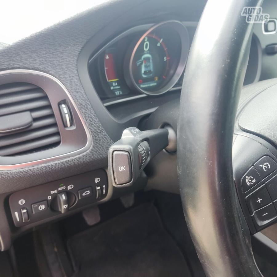 Volvo V40 2013 in Vilnius, with an engine capacity of 1.60 L and mileage of 270 thousand km for 5300 €, photo 16 on AUTOMOTO.COM.LV