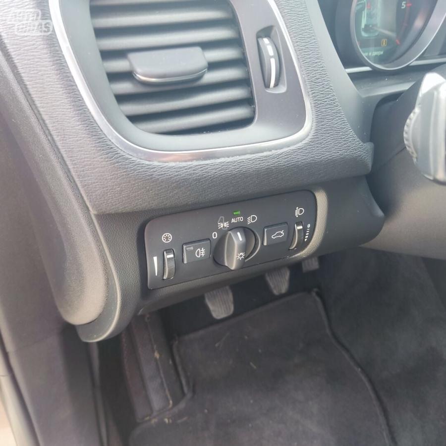 Volvo V40 2013 in Vilnius, with an engine capacity of 1.60 L and mileage of 270 thousand km for 5300 €, photo 17 on AUTOMOTO.COM.LV
