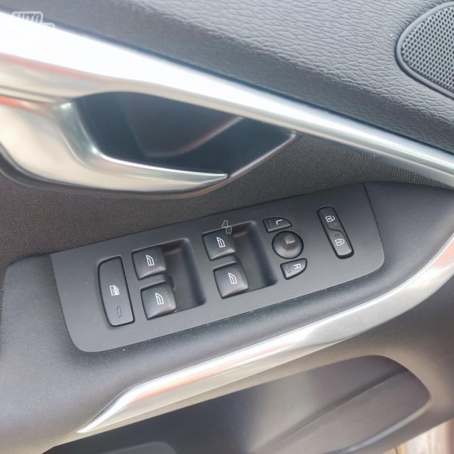 Volvo V40 2013 in Vilnius, with an engine capacity of 1.60 L and mileage of 270 thousand km for 5300 €, photo 18 on AUTOMOTO.COM.LV