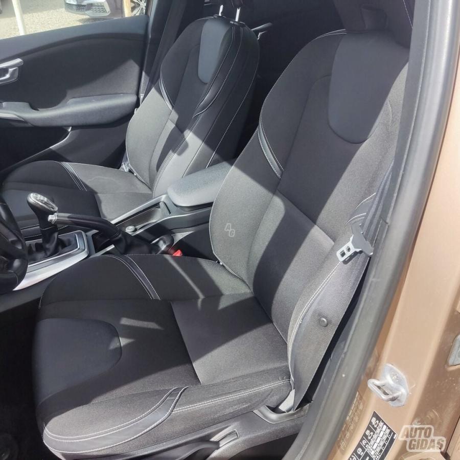 Volvo V40 2013 in Vilnius, with an engine capacity of 1.60 L and mileage of 270 thousand km for 5300 €, photo 20 on AUTOMOTO.COM.LV