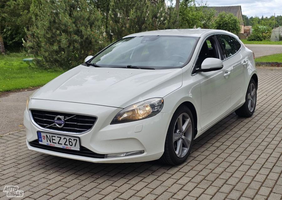 Volvo V40 2013 in Ariogala, with an engine capacity of 1.60 L and mileage of 291 thousand km for 4500 €, photo 1 on AUTOMOTO.COM.LV