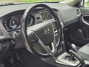 Volvo V40 2013 in Ariogala, with an engine capacity of 1.60 L and mileage of 291 thousand km for 4500 €, photo 9 on AUTOMOTO.COM.LV