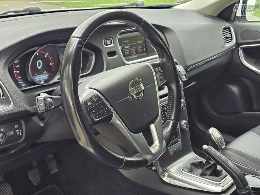 Volvo V40 2013 in Ariogala, with an engine capacity of 1.60 L and mileage of 291 thousand km for 4500 €, photo 9 on AUTOMOTO.COM.LV