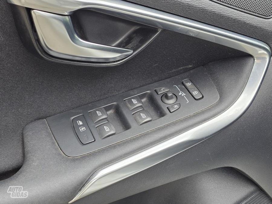 Volvo V40 2013 in Ariogala, with an engine capacity of 1.60 L and mileage of 291 thousand km for 4500 €, photo 13 on AUTOMOTO.COM.LV