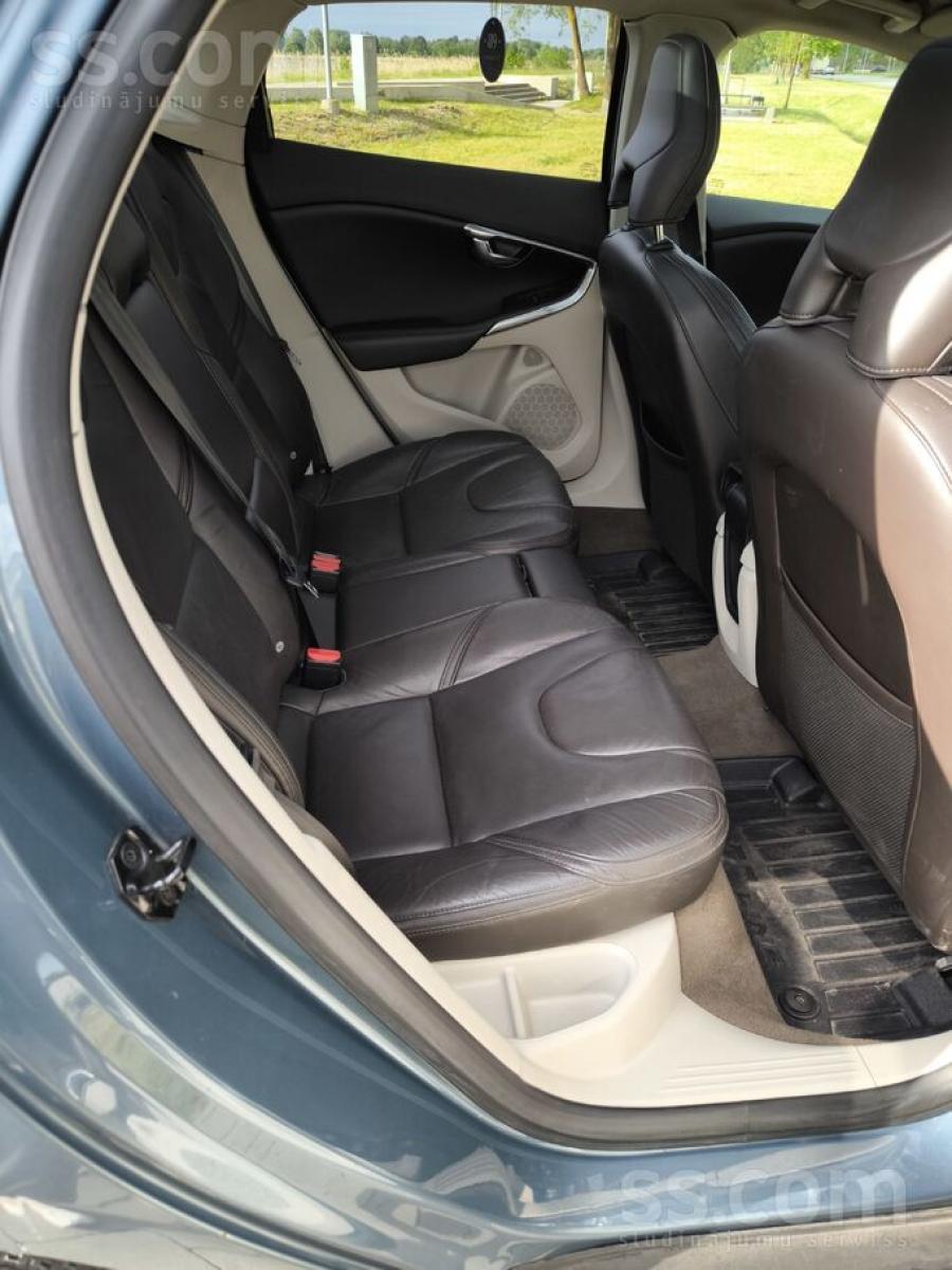 Volvo V40 2013 Rīga, ar dzinēja tilpumu 1.60 L un nobraukumu 346 tūkst. km par 6100 €, foto 6 vietnē AUTOMOTO.COM.LV
