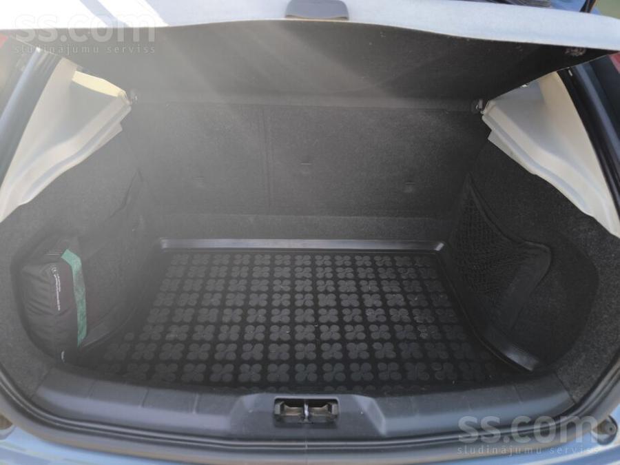 Volvo V40 2013 Rīga, ar dzinēja tilpumu 1.60 L un nobraukumu 346 tūkst. km par 6100 €, foto 11 vietnē AUTOMOTO.COM.LV