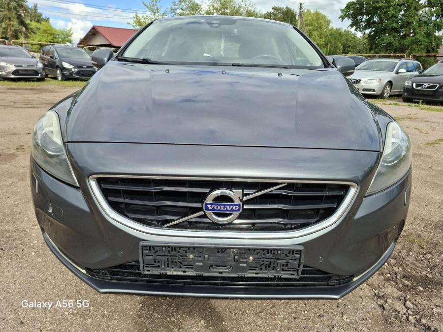Volvo V40 2013 in Pasvalys, with an engine capacity of 1.56 L and mileage of 219 thousand km for 3750 €, photo 1 on AUTOMOTO.COM.LV