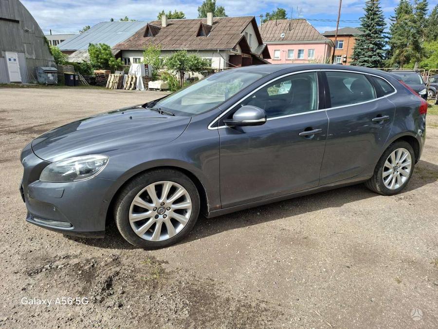 Volvo V40 2013 in Pasvalys, with an engine capacity of 1.56 L and mileage of 219 thousand km for 3750 €, photo 5 on AUTOMOTO.COM.LV