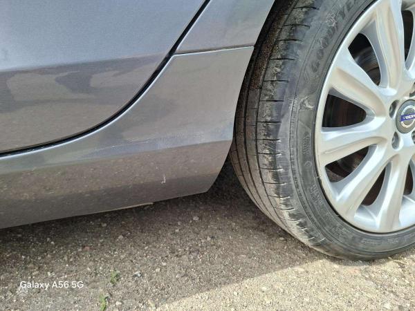 Volvo V40 2013 in Pasvalys, with an engine capacity of 1.56 L and mileage of 219 thousand km for 3750 €, photo 8 on AUTOMOTO.COM.LV