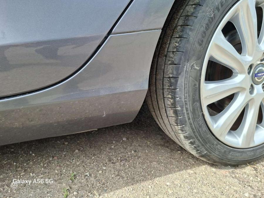 Volvo V40 2013 in Pasvalys, with an engine capacity of 1.56 L and mileage of 219 thousand km for 3750 €, photo 9 on AUTOMOTO.COM.LV