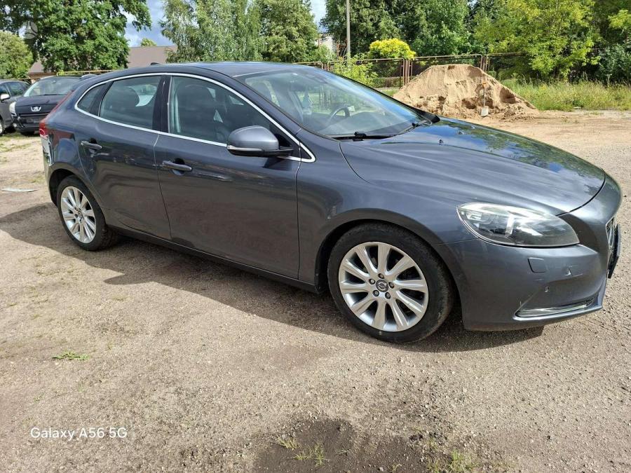 Volvo V40 2013 in Pasvalys, with an engine capacity of 1.56 L and mileage of 219 thousand km for 3750 €, photo 12 on AUTOMOTO.COM.LV