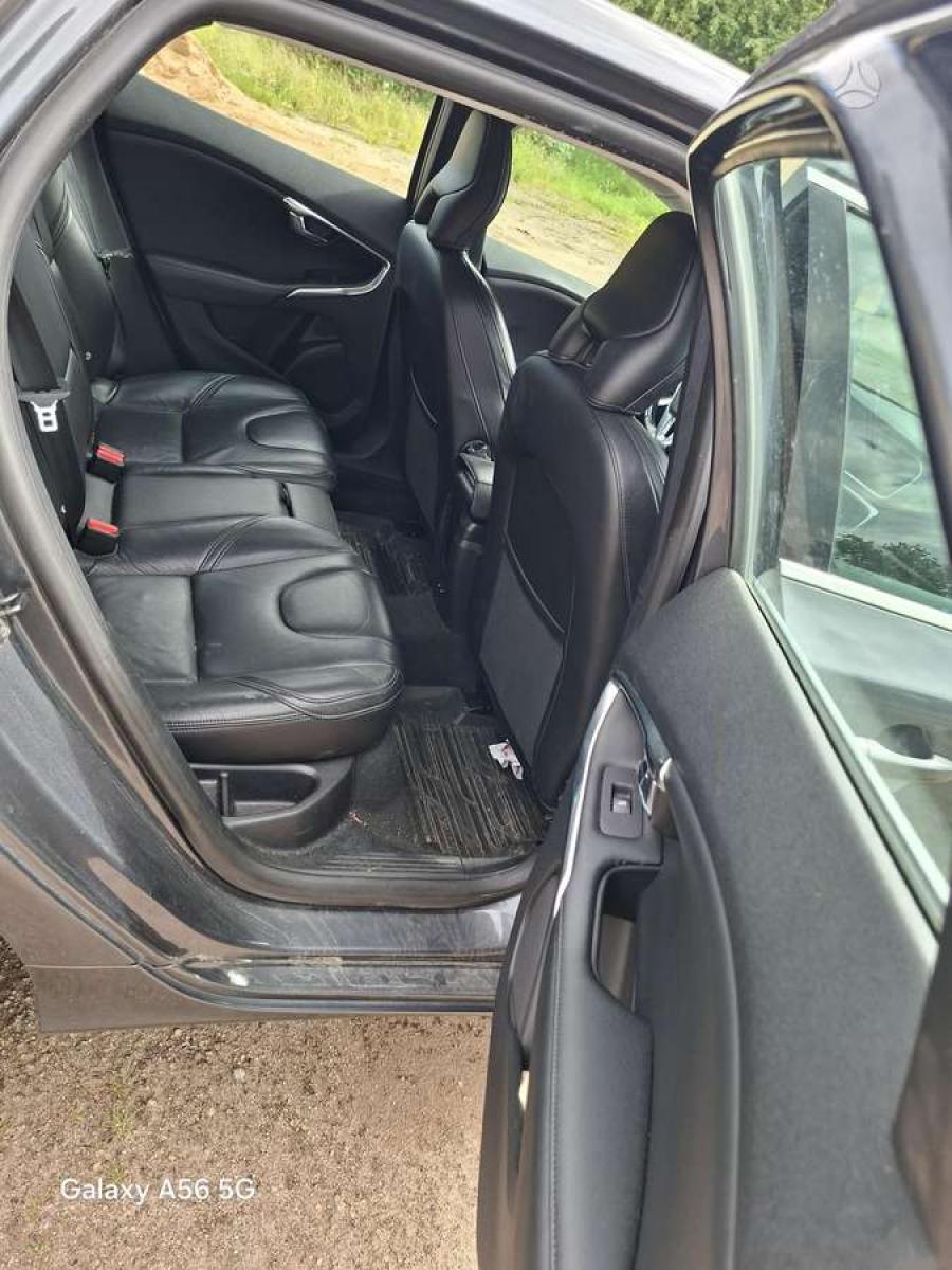 Volvo V40 2013 in Pasvalys, with an engine capacity of 1.56 L and mileage of 219 thousand km for 3750 €, photo 14 on AUTOMOTO.COM.LV