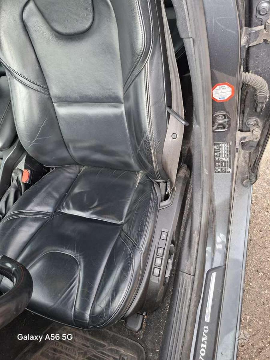 Volvo V40 2013 in Pasvalys, with an engine capacity of 1.56 L and mileage of 219 thousand km for 3750 €, photo 18 on AUTOMOTO.COM.LV