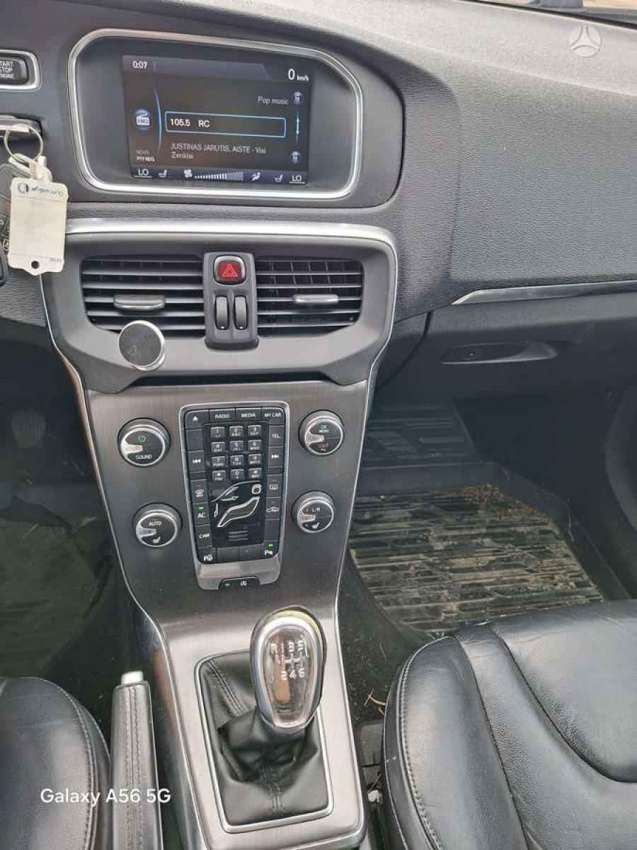 Volvo V40 2013 in Pasvalys, with an engine capacity of 1.56 L and mileage of 219 thousand km for 3750 €, photo 19 on AUTOMOTO.COM.LV