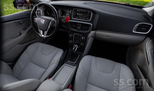 Volvo V40 2013 in Jelgava, with an engine capacity of 1.60 L and mileage of 233 thousand km for 6190 €, photo 9 on AUTOMOTO.COM.LV