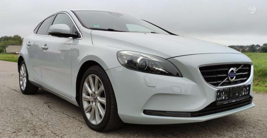 Volvo V40 2013 in Raseiniai, with an engine capacity of 2.00 L and mileage of 255 thousand km for 8750 €, photo 4 on AUTOMOTO.COM.LV