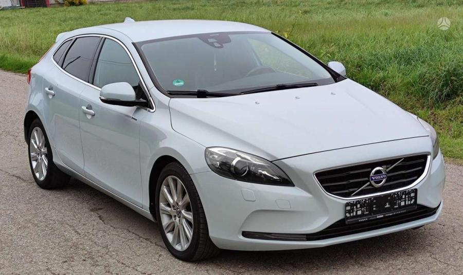 Volvo V40 2013 in Raseiniai, with an engine capacity of 2.00 L and mileage of 255 thousand km for 8750 €, photo 8 on AUTOMOTO.COM.LV