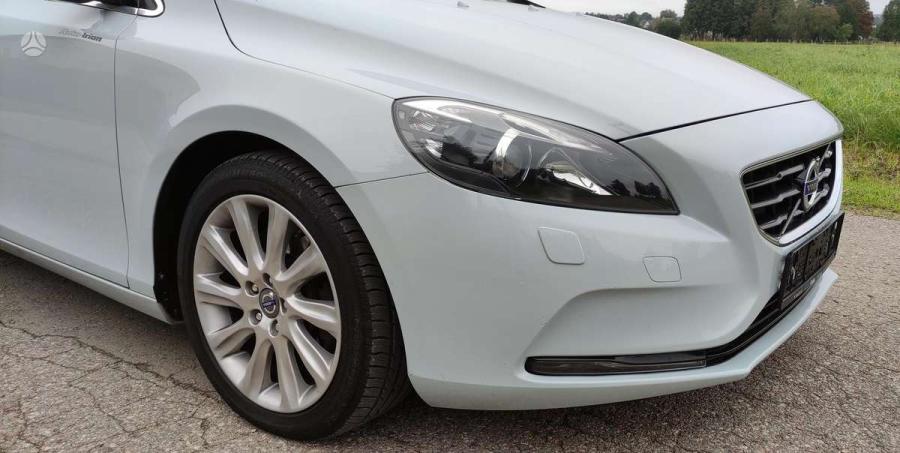 Volvo V40 2013 in Raseiniai, with an engine capacity of 2.00 L and mileage of 255 thousand km for 8750 €, photo 9 on AUTOMOTO.COM.LV
