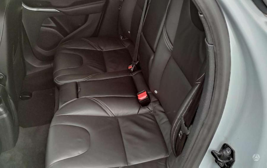 Volvo V40 2013 in Raseiniai, with an engine capacity of 2.00 L and mileage of 255 thousand km for 8750 €, photo 18 on AUTOMOTO.COM.LV
