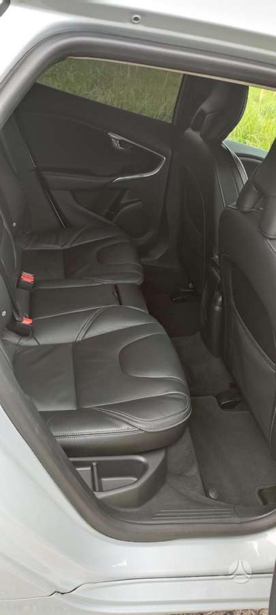 Volvo V40 2013 in Raseiniai, with an engine capacity of 2.00 L and mileage of 255 thousand km for 8750 €, photo 19 on AUTOMOTO.COM.LV