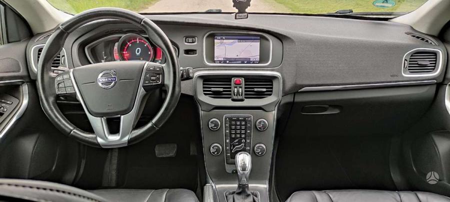 Volvo V40 2013 in Raseiniai, with an engine capacity of 2.00 L and mileage of 255 thousand km for 8750 €, photo 22 on AUTOMOTO.COM.LV