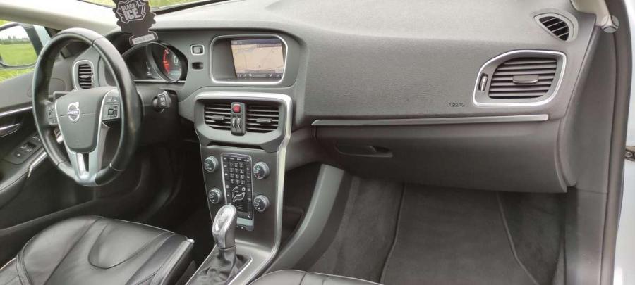 Volvo V40 2013 in Raseiniai, with an engine capacity of 2.00 L and mileage of 255 thousand km for 8750 €, photo 23 on AUTOMOTO.COM.LV