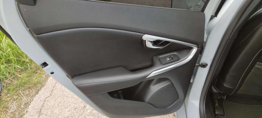 Volvo V40 2013 in Raseiniai, with an engine capacity of 2.00 L and mileage of 255 thousand km for 8750 €, photo 26 on AUTOMOTO.COM.LV