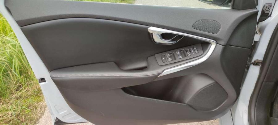 Volvo V40 2013 in Raseiniai, with an engine capacity of 2.00 L and mileage of 255 thousand km for 8750 €, photo 27 on AUTOMOTO.COM.LV