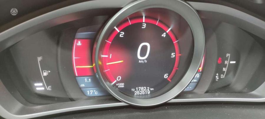 Volvo V40 2013 in Raseiniai, with an engine capacity of 2.00 L and mileage of 255 thousand km for 8750 €, photo 31 on AUTOMOTO.COM.LV