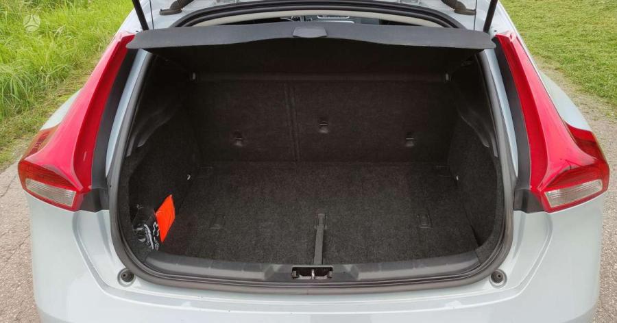 Volvo V40 2013 in Raseiniai, with an engine capacity of 2.00 L and mileage of 255 thousand km for 8750 €, photo 35 on AUTOMOTO.COM.LV