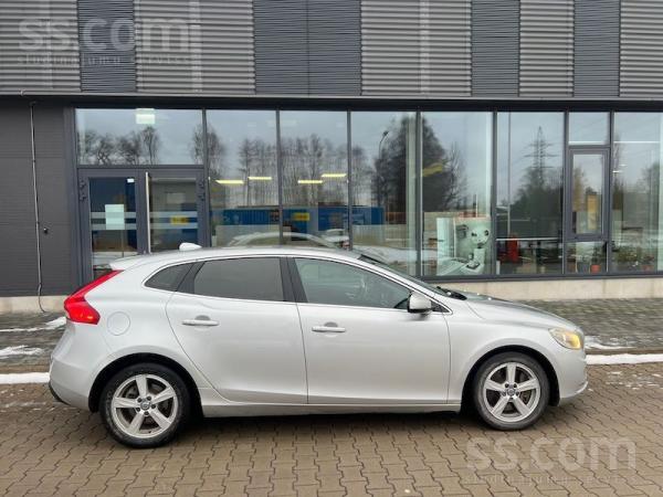 Volvo V40 2014 Rīga, ar dzinēja tilpumu 2.00 L un nobraukumu 0 tūkst. km par 5990 €, foto 2 vietnē AUTOMOTO.COM.LV