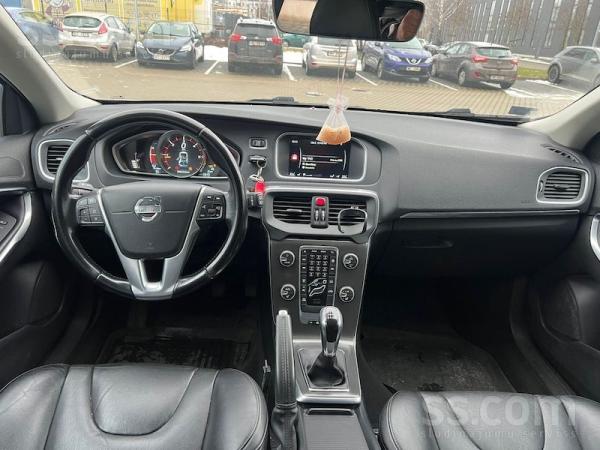 Volvo V40 2014 Rīga, ar dzinēja tilpumu 2.00 L un nobraukumu 0 tūkst. km par 5990 €, foto 6 vietnē AUTOMOTO.COM.LV