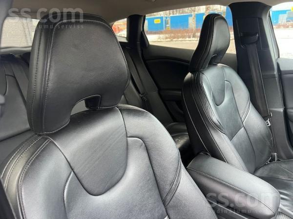 Volvo V40 2014 Rīga, ar dzinēja tilpumu 2.00 L un nobraukumu 0 tūkst. km par 5990 €, foto 7 vietnē AUTOMOTO.COM.LV