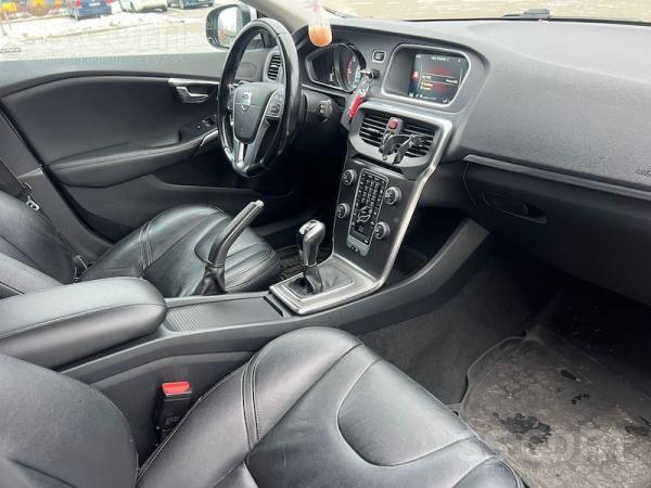 Volvo V40 2014 Rīga, ar dzinēja tilpumu 2.00 L un nobraukumu 0 tūkst. km par 5990 €, foto 8 vietnē AUTOMOTO.COM.LV