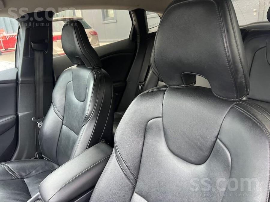 Volvo V40 2014 Rīga, ar dzinēja tilpumu 2.00 L un nobraukumu 0 tūkst. km par 5990 €, foto 12 vietnē AUTOMOTO.COM.LV