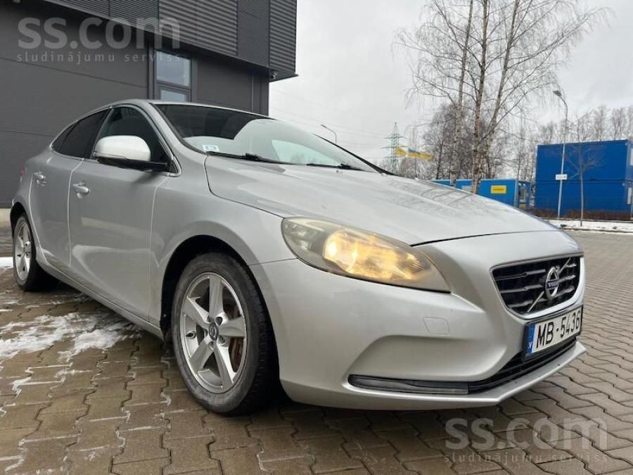 Volvo V40 2014 Rīga, ar dzinēja tilpumu 2.00 L un nobraukumu 0 tūkst. km par 5990 €, foto 18 vietnē AUTOMOTO.COM.LV