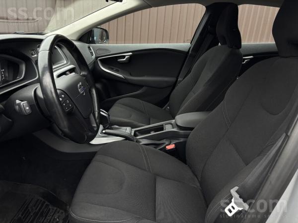 Volvo V40 2014 in Riga, with an engine capacity of 1.60 L and mileage of 120 thousand km for 6980 €, photo 8 on AUTOMOTO.COM.LV