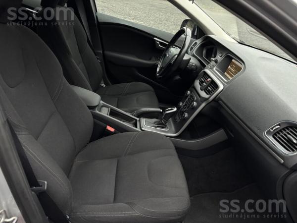Volvo V40 2014 in Riga, with an engine capacity of 1.60 L and mileage of 120 thousand km for 6980 €, photo 9 on AUTOMOTO.COM.LV