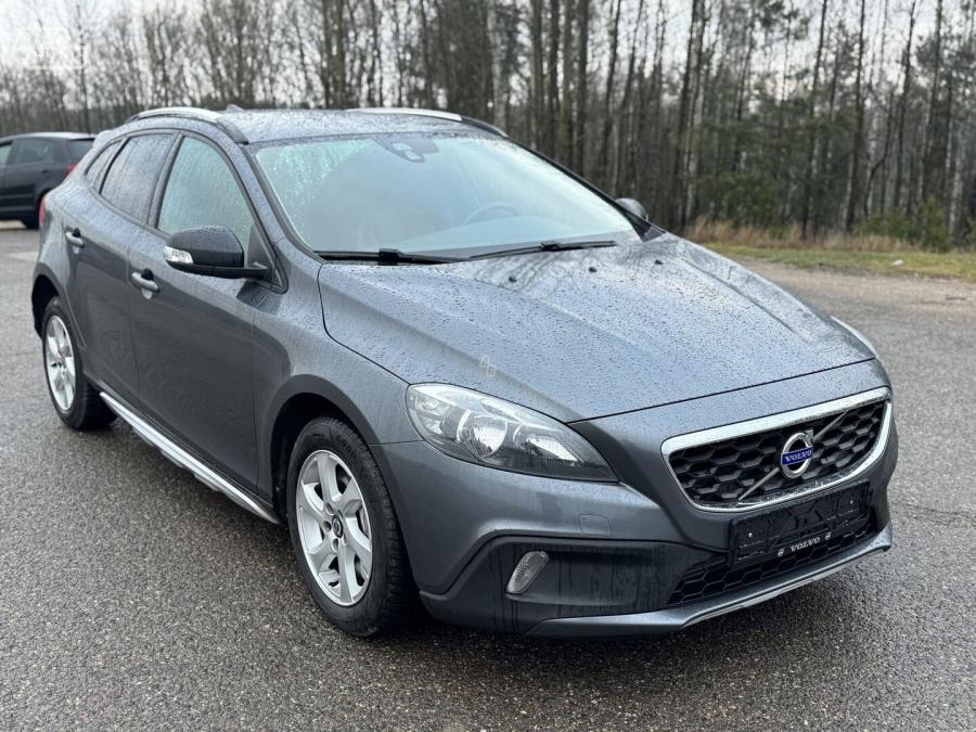Volvo V40 2014 in Siauliai, with an engine capacity of 2.00 L and mileage of 196 thousand km for 7500 €, photo 1 on AUTOMOTO.COM.LV