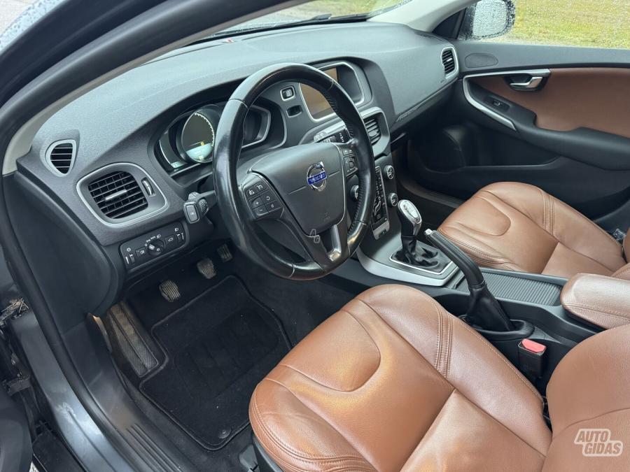Volvo V40 2014 in Siauliai, with an engine capacity of 2.00 L and mileage of 196 thousand km for 7500 €, photo 11 on AUTOMOTO.COM.LV