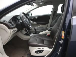 Volvo V40 2014 Viļņa, ar dzinēja tilpumu 2.00 L un nobraukumu 258 tūkst. km par 7599 €, foto 4 vietnē AUTOMOTO.COM.LV