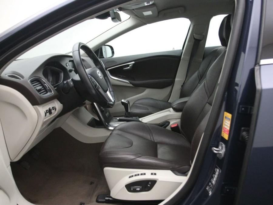 Volvo V40 2014 Viļņa, ar dzinēja tilpumu 2.00 L un nobraukumu 258 tūkst. km par 7599 €, foto 4 vietnē AUTOMOTO.COM.LV