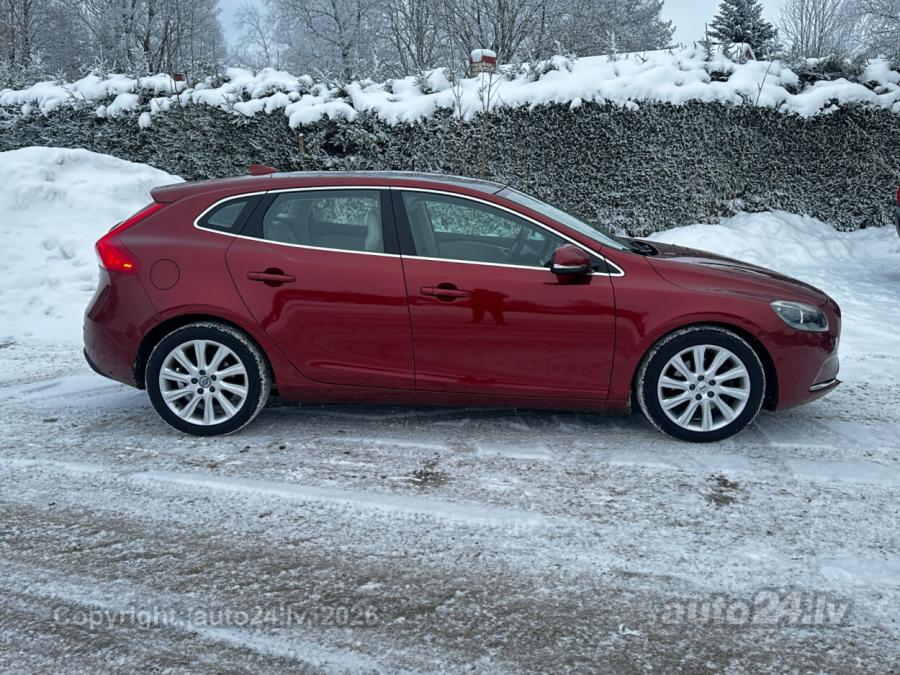 Volvo V40 2014 in Paide, with an engine capacity of 1.60 L and mileage of 283 thousand km for 7990 €, photo 6 on AUTOMOTO.COM.LV