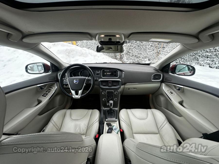 Volvo V40 2014 in Paide, with an engine capacity of 1.60 L and mileage of 283 thousand km for 7990 €, photo 9 on AUTOMOTO.COM.LV