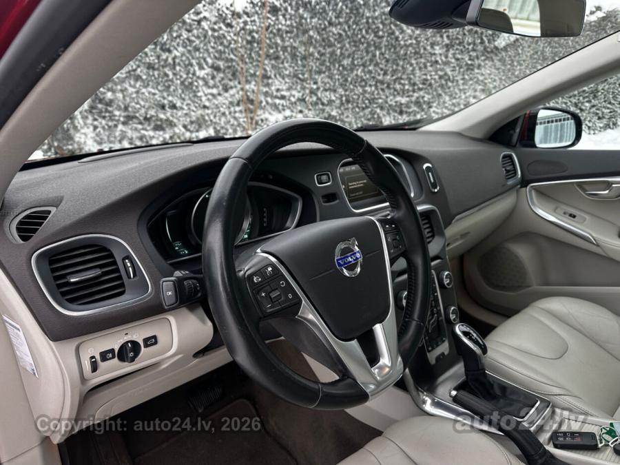 Volvo V40 2014 in Paide, with an engine capacity of 1.60 L and mileage of 283 thousand km for 7990 €, photo 17 on AUTOMOTO.COM.LV