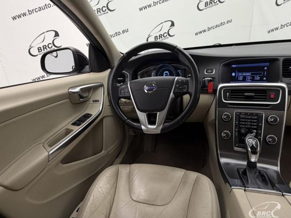 Volvo V40 2014 in Vilnius, with an engine capacity of 2.00 L and mileage of 252 thousand km for 7799 €, photo 1 on AUTOMOTO.COM.LV