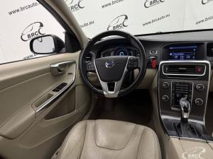 Volvo V40 2014 in Vilnius, with an engine capacity of 2.00 L and mileage of 252 thousand km for 7799 €, photo  on AUTOMOTO.COM.LV