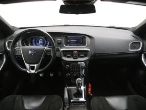 Volvo V40 2014 in Vilnius, with an engine capacity of 1.60 L and mileage of 254 thousand km for 6899 €, photo 3 on AUTOMOTO.COM.LV