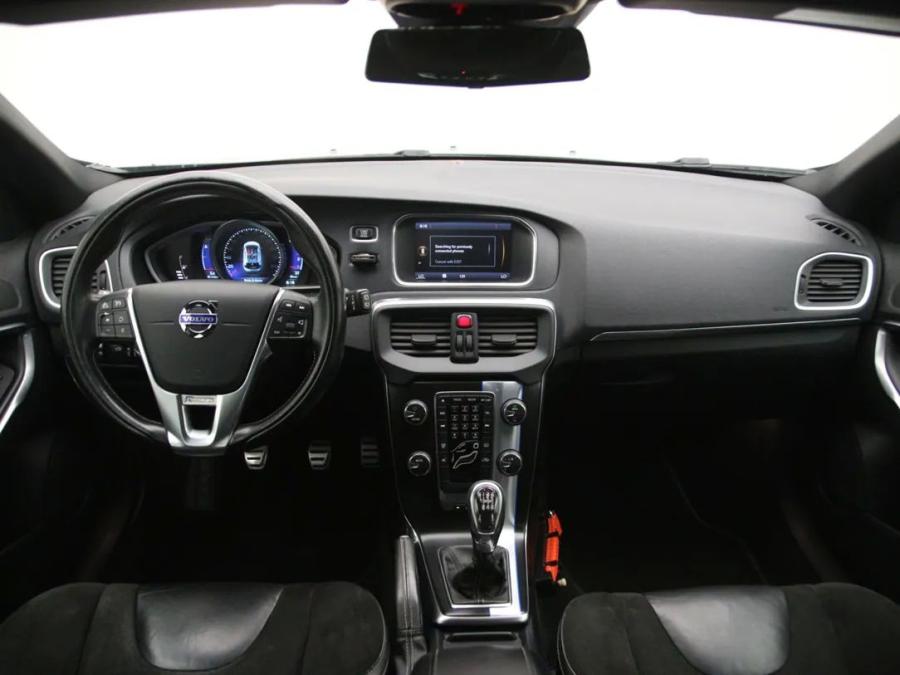 Volvo V40 2014 in Vilnius, with an engine capacity of 1.60 L and mileage of 254 thousand km for 6899 €, photo 3 on AUTOMOTO.COM.LV
