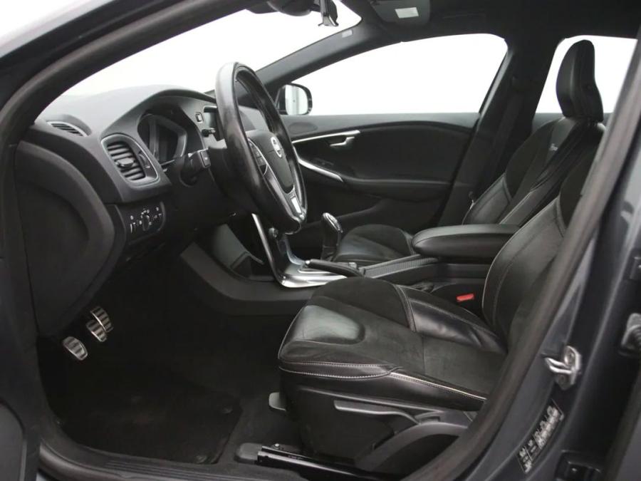 Volvo V40 2014 in Vilnius, with an engine capacity of 1.60 L and mileage of 254 thousand km for 6899 €, photo 5 on AUTOMOTO.COM.LV